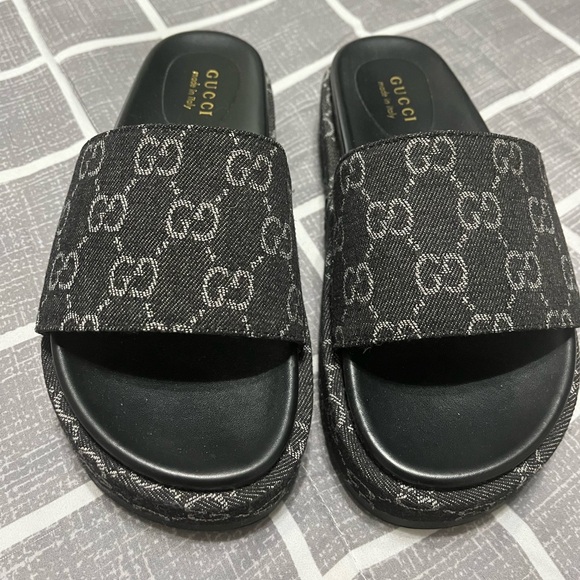 Gucci | Shoes | Slightlh Worn Gucci Platform Slides Size 37 | Poshmark